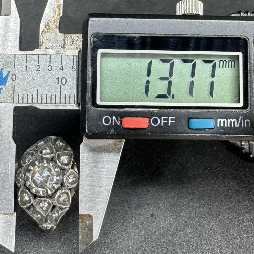 แหวน เพชรซีกลูกโลก 0.30 ct ทรงฉัตร ล้อมเพชร 14/0.14 ct ทองK 2 สี ขนาด 53.5 นน. 5.25 g