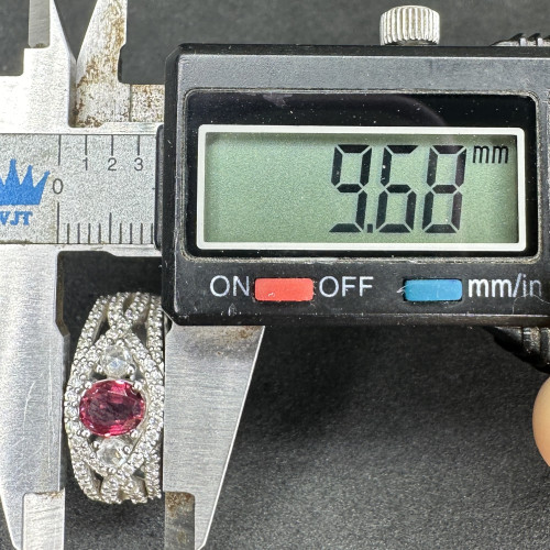 แหวน ทับทิม สยาม 0.80 ct ล้อมเพชร 76/0.84 ct ทองคำขาว18K ขนาด 57 พร้อม Cert. นน. 7.05 g