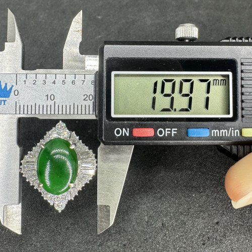 แหวน หยก พม่า Type A หลังเบี้ย 5.27 ct เพชร Baguette 22/1.54 ct เพชร 6/0.42 ct 14Kขาว พร้อม Cert. นน