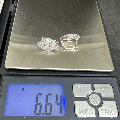 ต่างหู Prima Diamond ฉลุลาย เพชร 4/1.20 ct ฝังเพชร 4/0.68 ct เพชร 92 /0.82 ct ทอง18K นน. 6.64 g