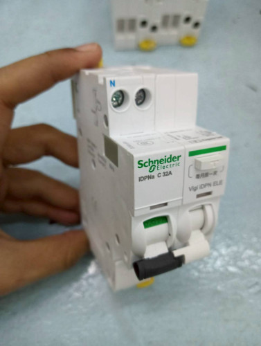 SCHNEIDER BREAKER MODEL: IDPN N VIGI RCBO C32 300MA 230V ราคา 4,800.00 บาท