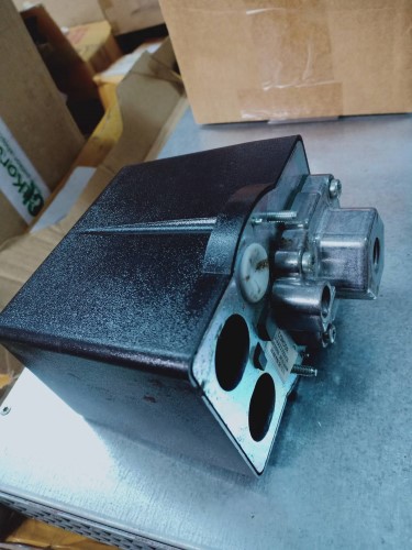 COVER CONDOR PRESSURE SWITCH FOR COMPRESSOR TANK K06 MODEL:MDR3 690V EN ...