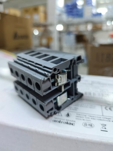 TE TERMINAL BLOCK ENTRELEC SNA MODEL: 1SNA115120R1700 M10/10 ราคา 50.00 บาท
