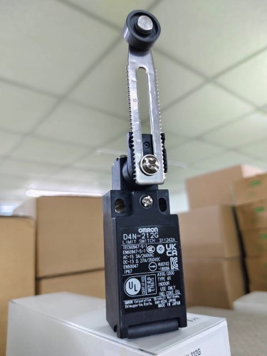 OMRON LIMIT SWITCH MODEL: D4N-212G ราคา 466.20 บาท