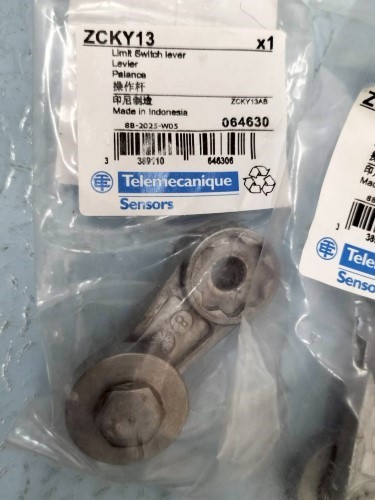 TELEMECANIQUE LIMIT SWITCH MODEL: XCK-J10513H29 + ZCKE05 + ZCKY13 ราคา ...