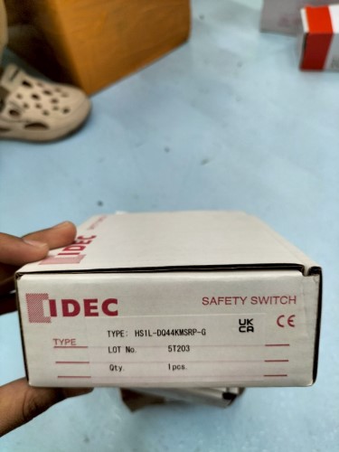 IDEC SAFETY DOOR LOCK SWITCH MODEL: HS1L-DQ44KMSRP-G 240VDC ราคา 6,800. ...