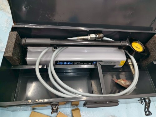 SKF แม่แรงไฮดรอลิค HYDRAULIC HAND PUMP KIT WITH CASE MODEL: 728619E ...