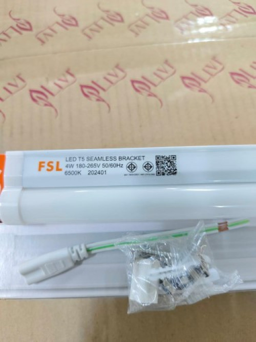 FSL LED T5 SEAMLESS BRACKET 180-265VAC 4W 6500K ราคา 150 บาท