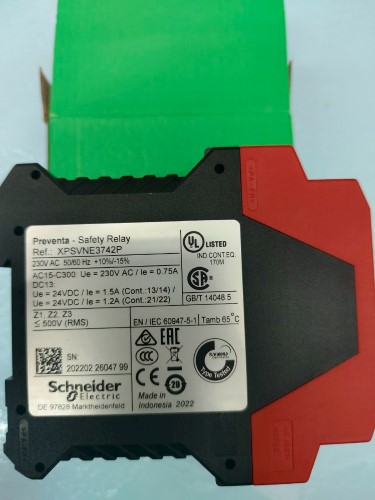 SCHNEIDER ZERO SPEED DETECT MODEL: XPSVNE3742P 230VAC ราคา 28,000 บาท