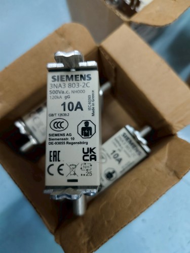 SIEMENS FUSE LINK MODEL: 3NA3803-2C 500V 10A NH000 120KA ราคา 280.00 บาท
