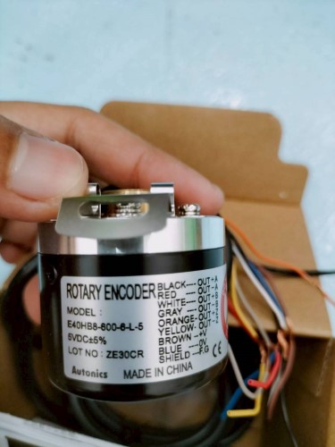 AUTONICS ROTARY ENCODER MODEL: E40HB8-600--6-L-5 5VDC ราคา 4,000.00 บาท