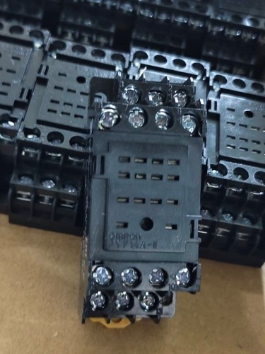 OMRON RELAY MODEL: PYF14A-E ราคา 50.00 บาท