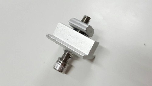 Mid Clamp 30/35 mm (อุปกรณ์จับยึดระหว่างแผง) ราคา 21.80 บาท