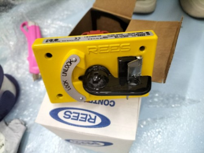 REES LOCK UNLOCK INC SWITCH ROTARY CONTACT SELECTOR MODEL: 04910-125 YELLOW ราคา 62,145.20 บาท