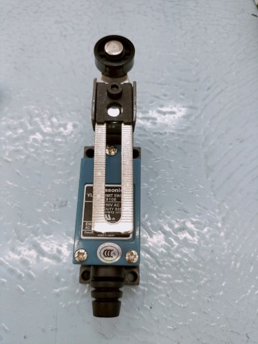PANASONIG LIMIT SWITCH MODEL: AZ8108 5A 250VAC ราคา 2,800.00 บาท