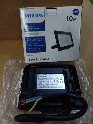 PHILIPS LED FLOODLIGHT MODEL: BVP150 10W 6500K ราคา 150 บาท