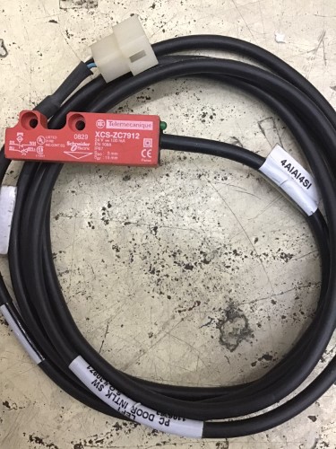 SCHNEIDER XCS-ZC7912 (XCS-ZC1+XCS-ZC7912) ราคา 9,200 บาท