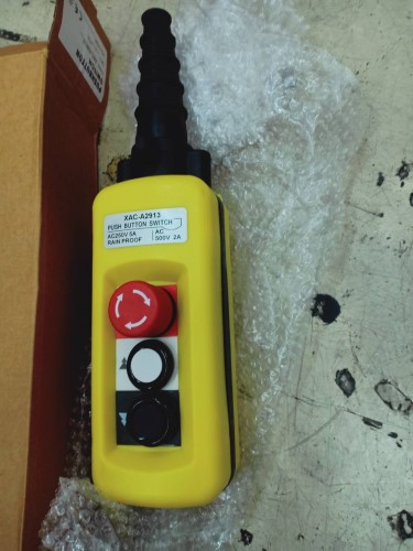 SCHNEIDER PUSH BUTTON SWITCH MODEL : XAC-A2913 AC250V 5A ราคา 1,300.00 บาท