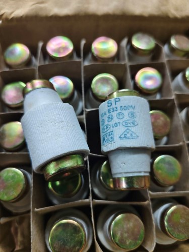 SP ฟิวส์กระเบื้อง E33 35A 500V ราคา 28.00 บาท