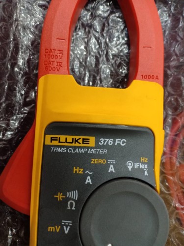 BRAND:FLUKE MODEL:376 FC TRMS CLAMP METER ON METER AC/DC ราคา 18,000 บาท