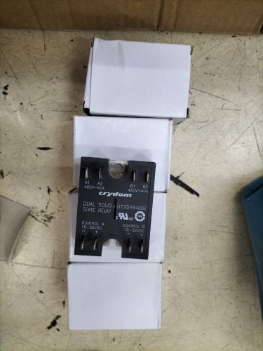 CRYDOM DUALL SOLID STATE RELAY MODEL: H12D4840DE 15-32VDC ราคา 2,800 บาท