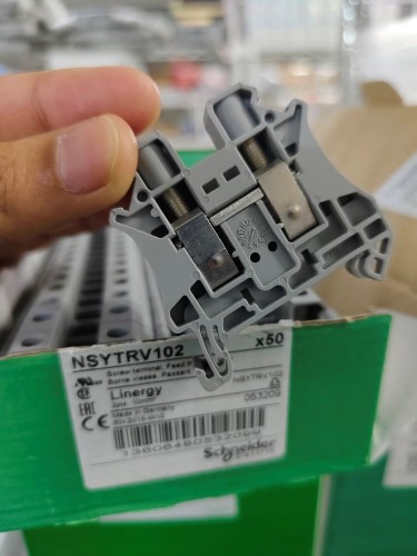 SCHNEIDER SCREW TERMINAL MODEL: NSYTRV102 ราคา 275.00 บาท