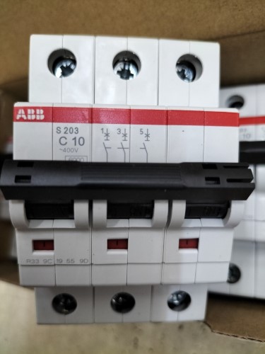 ABB MODEL: S203-C10 ราคา 800 บาท