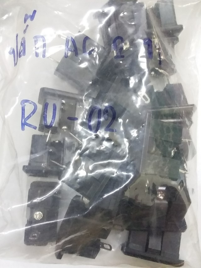 ปลั๊ก AC 2 ขา RU-02 ราคา 180 บาท