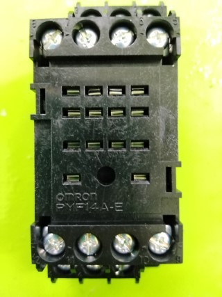 OMRON PYF14A-E ราคา 38 บาท