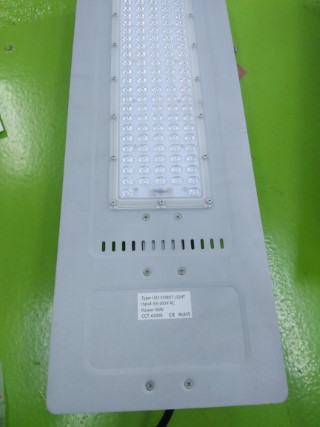 LED STREET LIGHT INPUT 85-265VAC POWER 90W CCT 6500K ราคา 3000 บาท