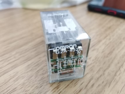 OMRON G2A-432A 200/220VAC ราคา 690 บาท
