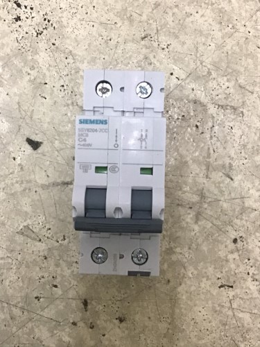 SIEMENS 5SY6204-7 4A ราคา 800 บาท