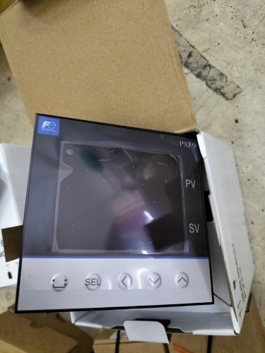 FUJI TEMPERATURE CONTROLLER MODEL: PXF9AAR2-1VM00 ราคา 5,200.00 บาท