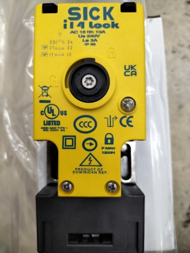 SICK SAFETY DOOR LOCK SWITCH MODEL: II4-M0213 ราคา 9,000 บาท