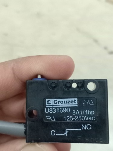 CROUZET MICRO SWITCH WITH METAL PLUNGER MODEL: U831690 250VAC 8A ราคา ...