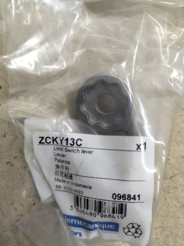TELEMECANIQUE LIMIT SWITCH MODEL:XCK-J10513 H29/ZCK-E05/RM=ZCKY13C ...