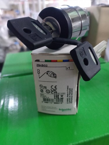 SCHNEIDER ZB4BG2 ราคา 800 บาท