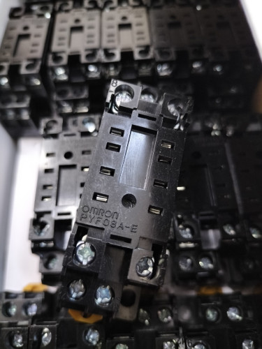OMRON RELAY MODEL: PYF08A-E ราคา 38.00 บาท