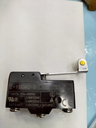 OMRON BASIC SWITCH MODEL: Z-15GW2-B ราคา 115 บาท