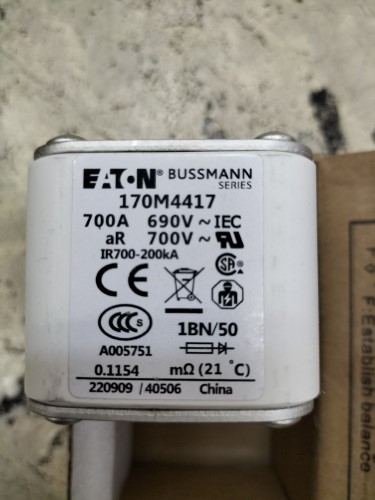 EATON BUSSMANN 170M4417 690V 700A ราคา 2,800 บาท