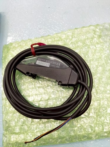 KEYENCE SENSOR MODEL: ES-X38 ราคา 4,000.00 บาท