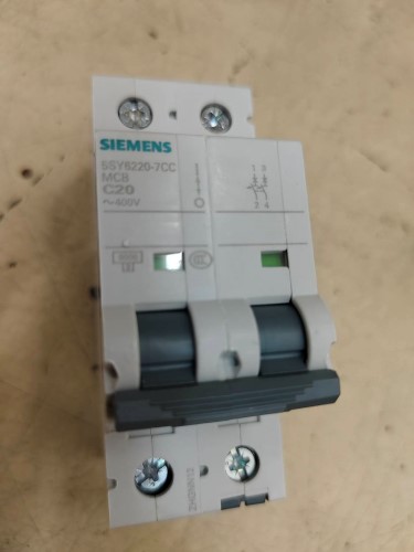 SIEMENS BREAKER MODEL: 5SY6220-7CC 20A 2P ราคา 780 บาท