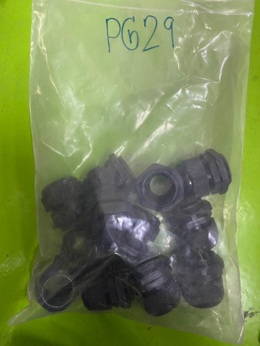 R&R PG29 สีดำ ราคา 30 บาท