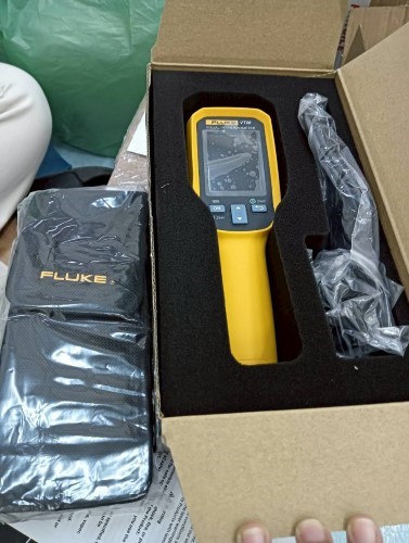 FLUKE VISUAL IR THERMOMETER MODEL: VT80 ราคา 26,000 บาท