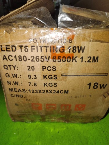 FSL LED FITTING T8 18W 6500K หลอด+ราง ราคา 160 บาท