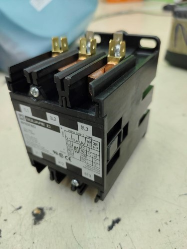 SQUARE D MAGNETIC CONTACTOR MODEL: 8910DPA63 60A 3POLES ราคา 11,800 บาท