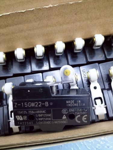 OMRON BASIC SWITCH MODEL: Z-15GW22-B ราคา 188.10 บาท