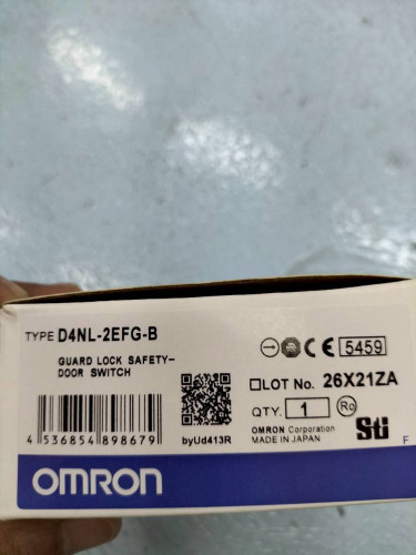 OMRON GUARD LOCK SAFETY-DOOR SWITCH MODEL: D4NL-2EFG-B ราคา 3,864.00 บาท