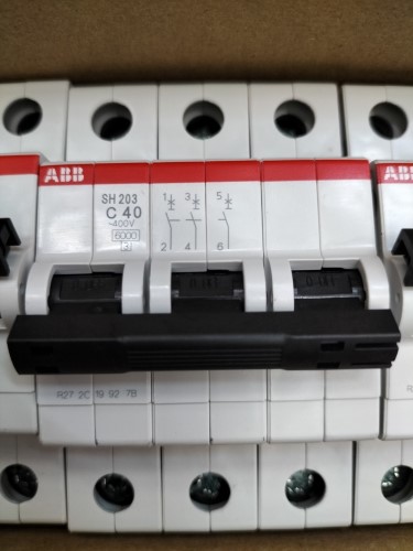 ABB MODEL: SH203-C40 3P ราคา 894.40 บาท