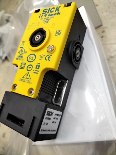 SICK SAFETY DOOR LOCK SWITCH MODEL: II4-M0213 ราคา 9,000 บาท
